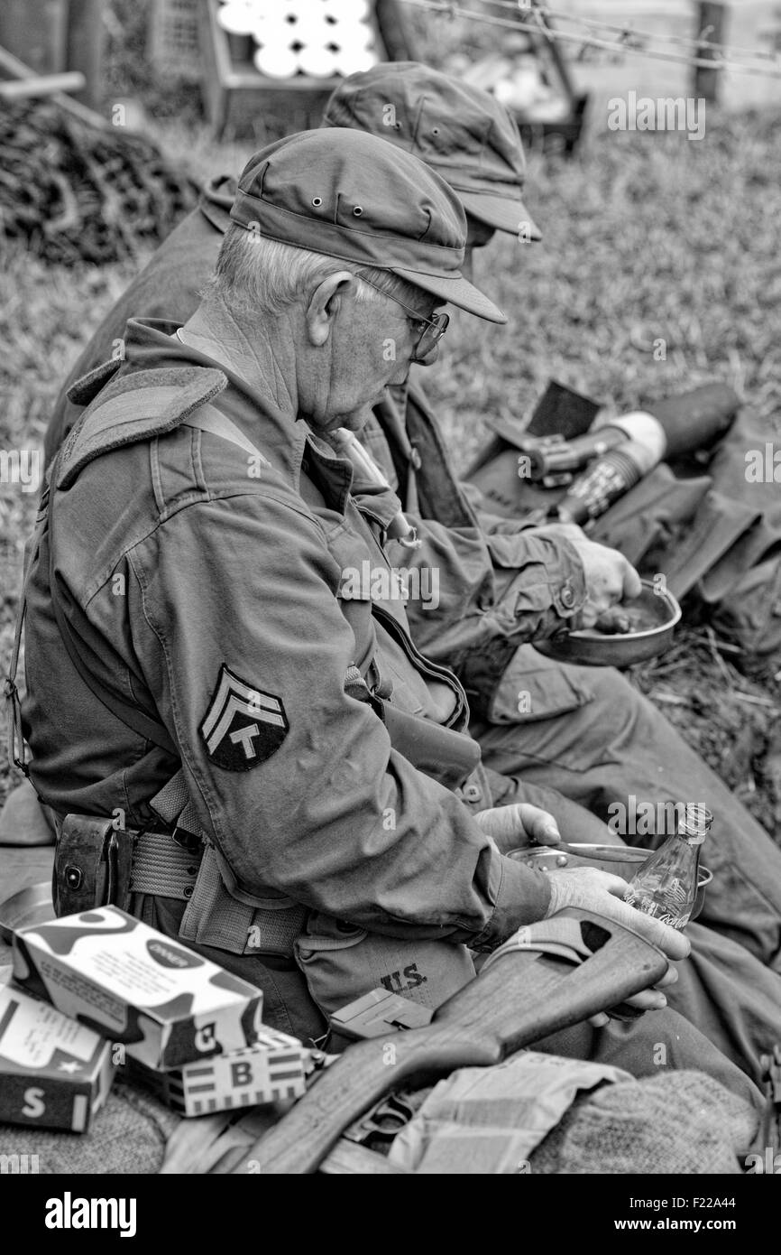 World war 11 soldiers on the battlefield Stock Photo - Alamy
