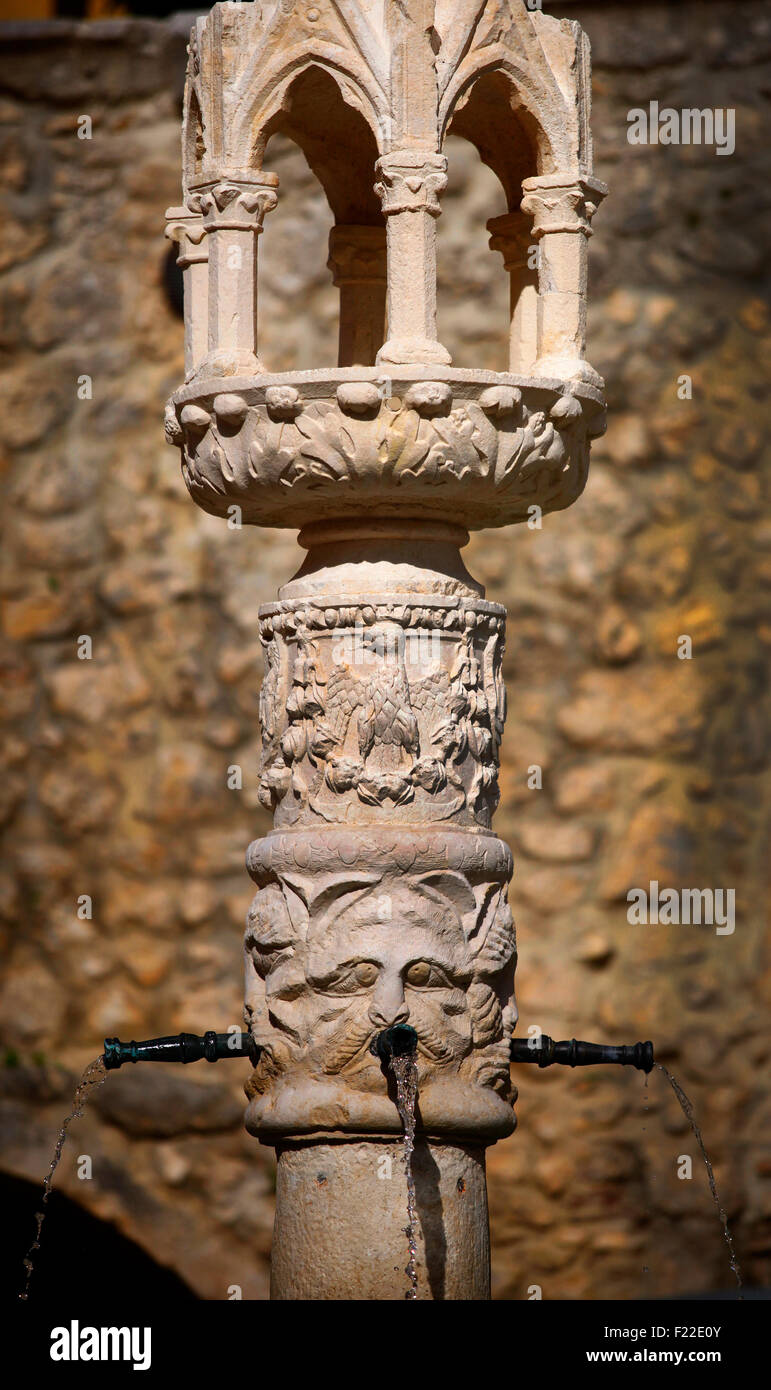 Medieval fountain hi-res stock photography and images - Alamy