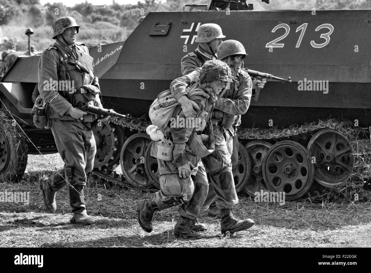 World war 11 soldiers under fire on the battlefield Stock Photo - Alamy
