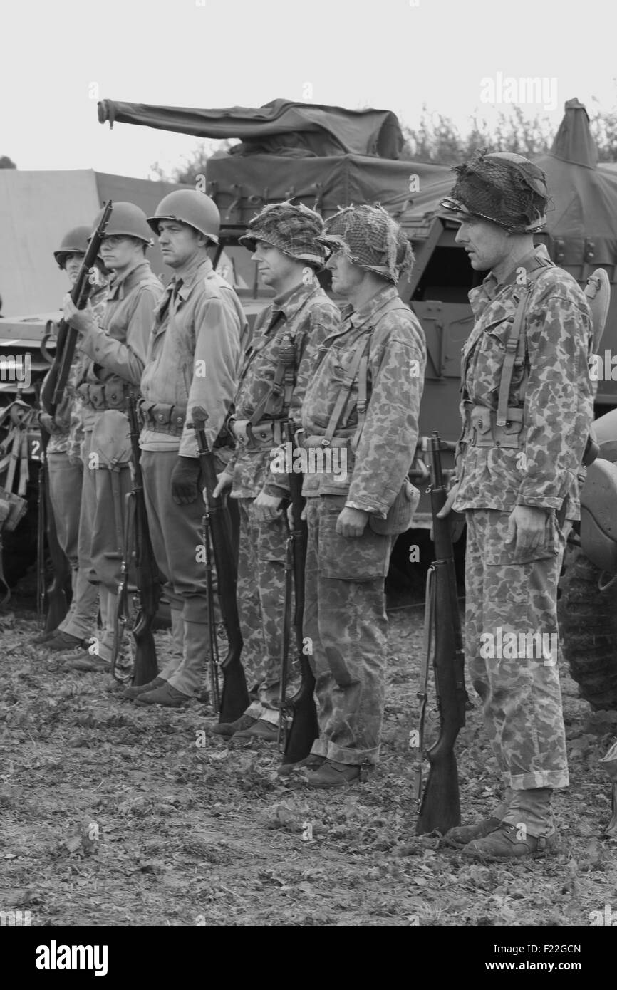 World war 11 soldiers on the battlefield Stock Photo - Alamy