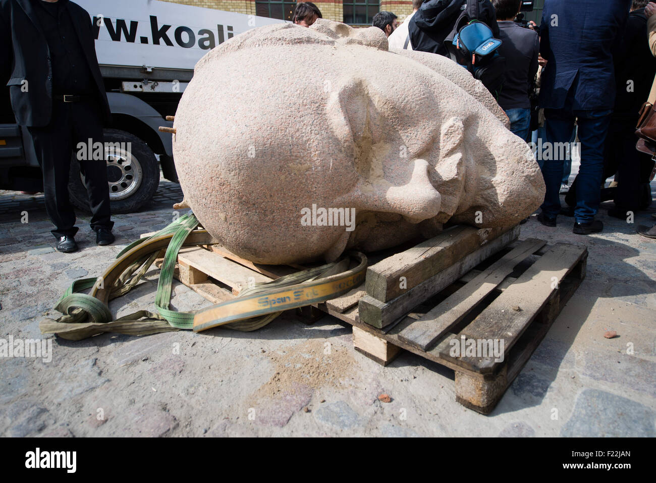 Berlin, Germany. 10th Sep, 2015. The retrieved giant Lenin head lies on ...