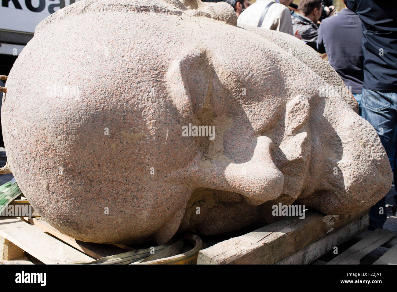 Berlin, Germany. 10th Sep, 2015. The retrieved giant Lenin head lies on ...