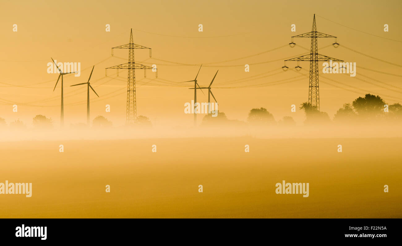 Sehnde, Germany. 10th Sep, 2015. The rising sun creates a warm ...