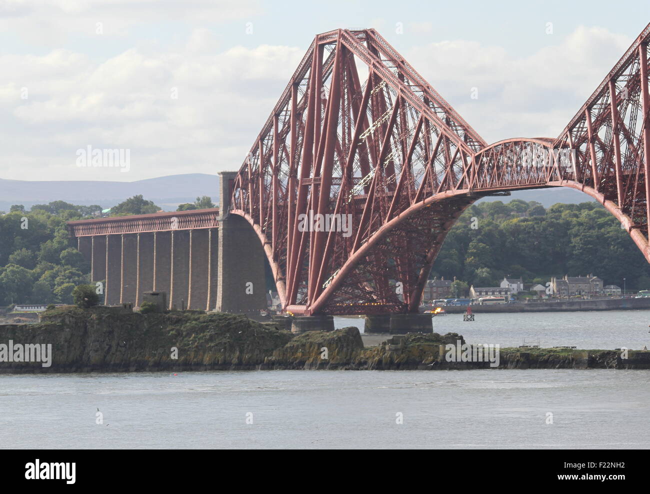 Inchgarvie island hi-res stock photography and images - Alamy