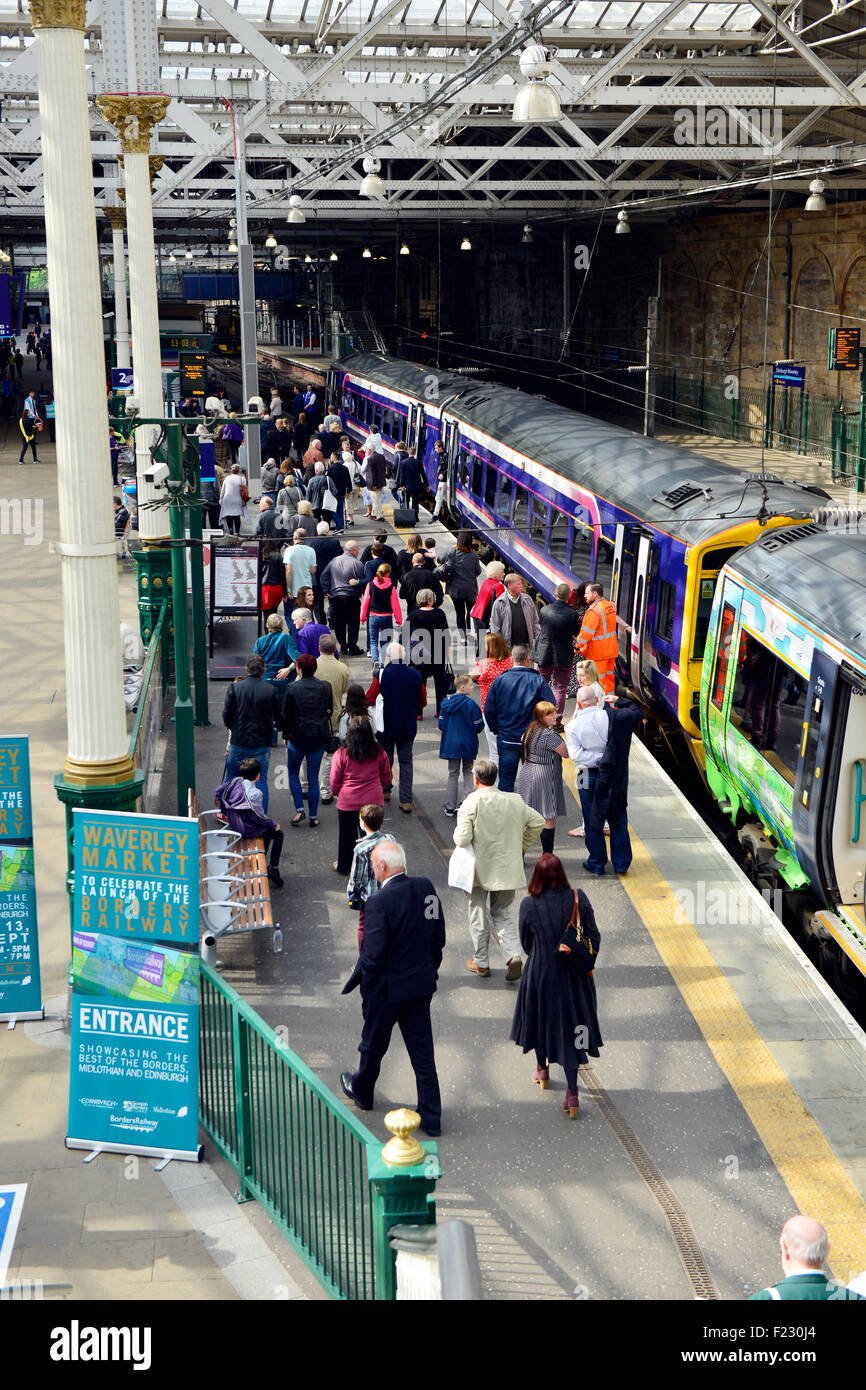 Train Edinburgh Waverley Station with passengers waiting to board Stock ...