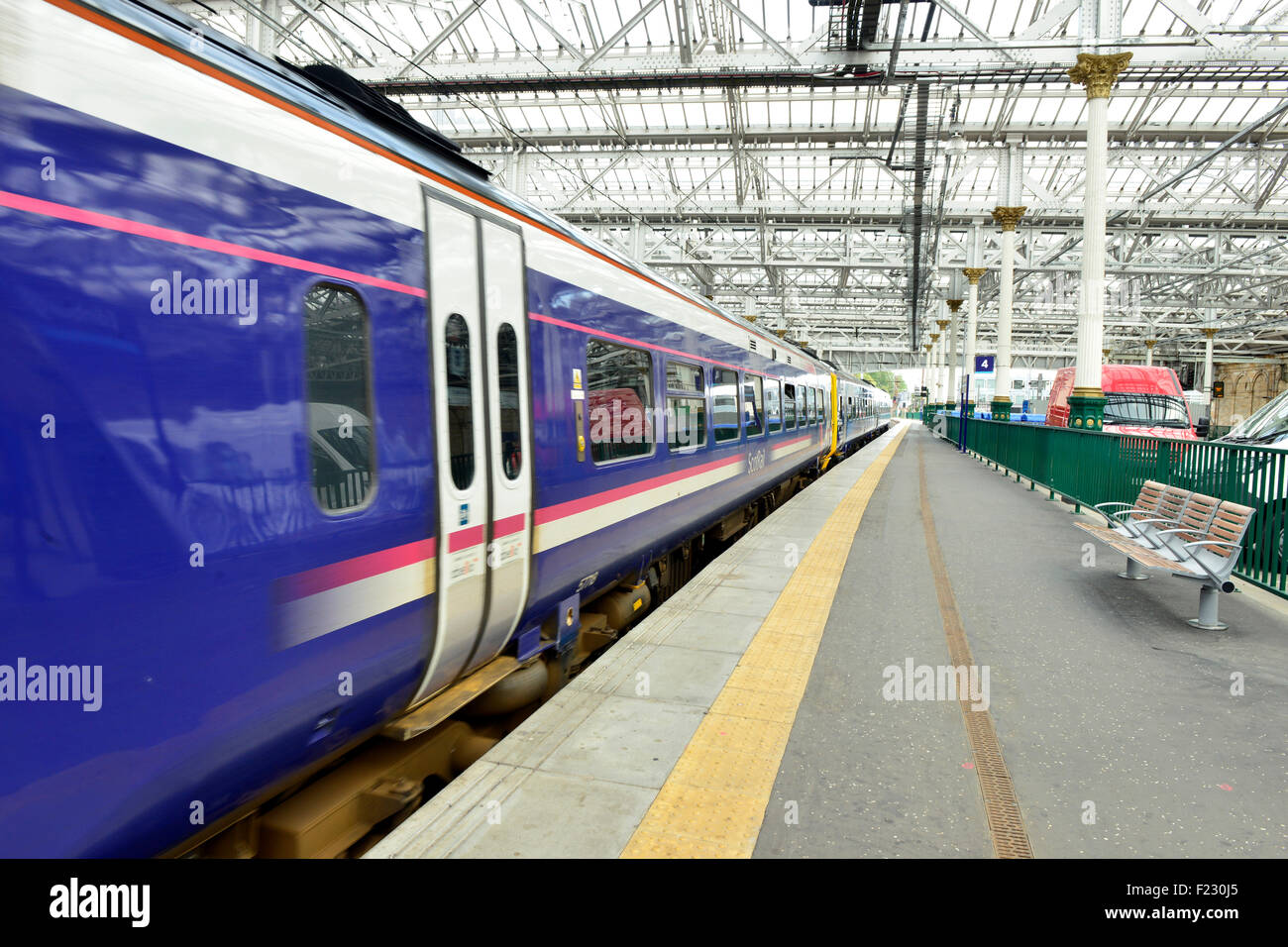 Train arriving at Edinburgh Waverley Station Stock Photo - Alamy
