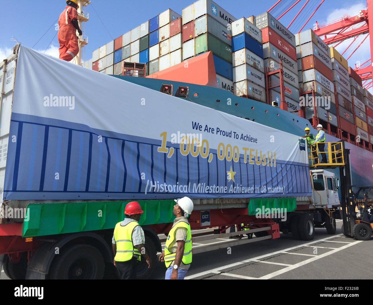 Colombo. 1st Sep, 2015. Workers prepare for a celebration of a ...