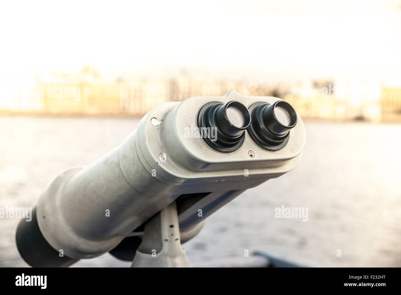 Binocular tower viewer hi-res stock photography and images - Alamy