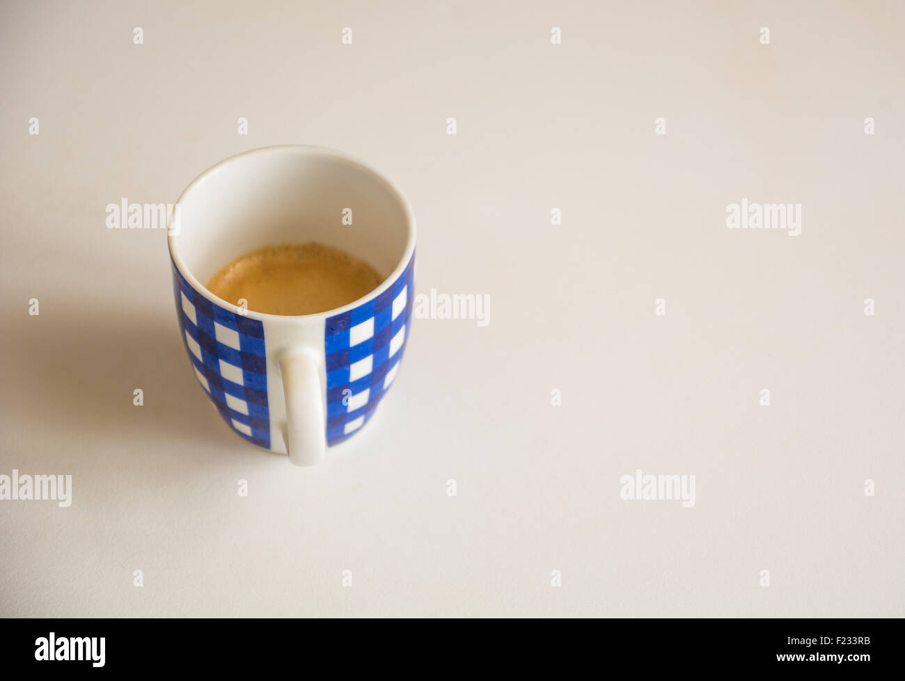 a blue striped cup of coffee Stock Photo - Alamy