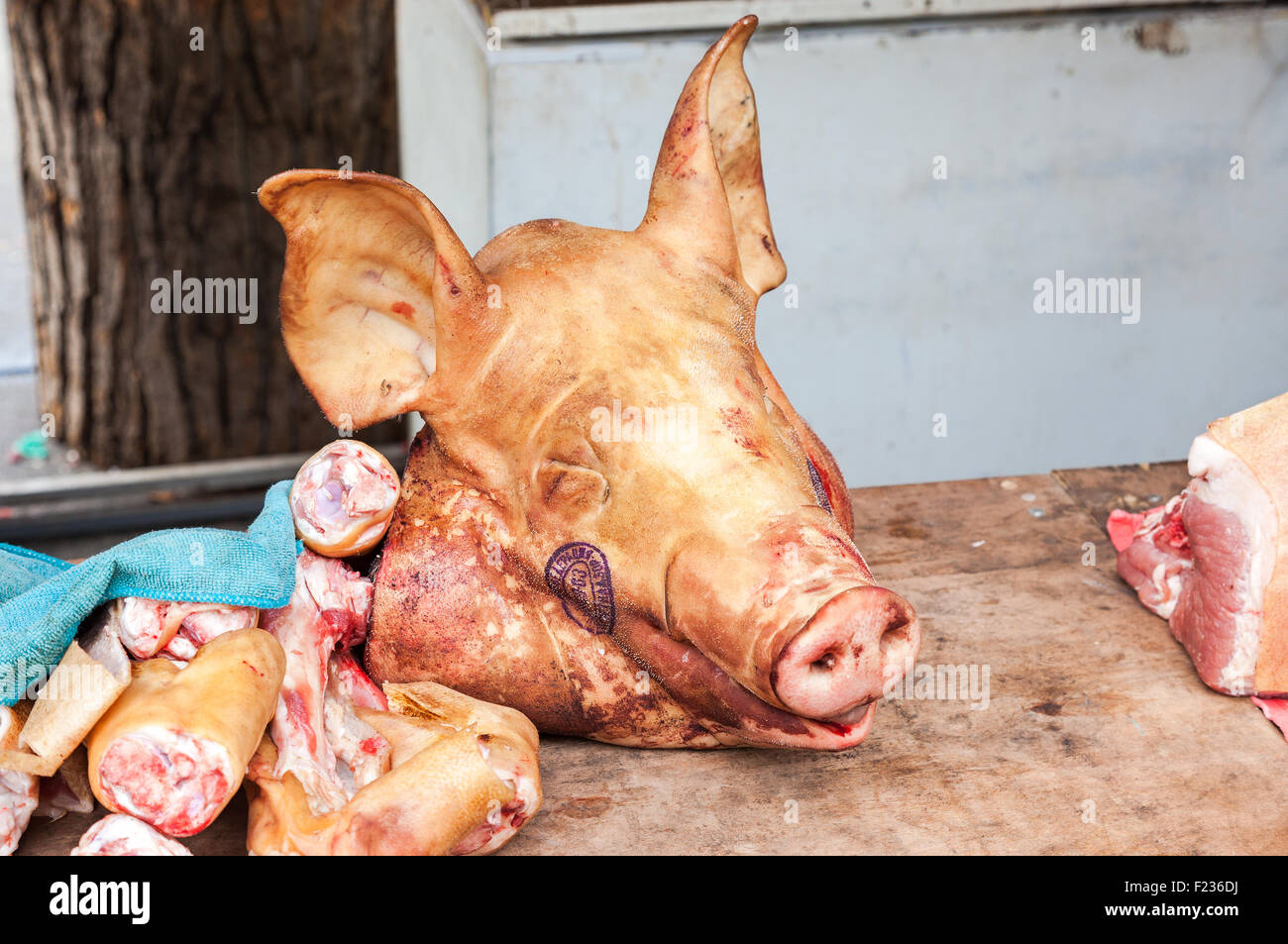 Sale of pork at the local farmers market Stock Photo - Alamy