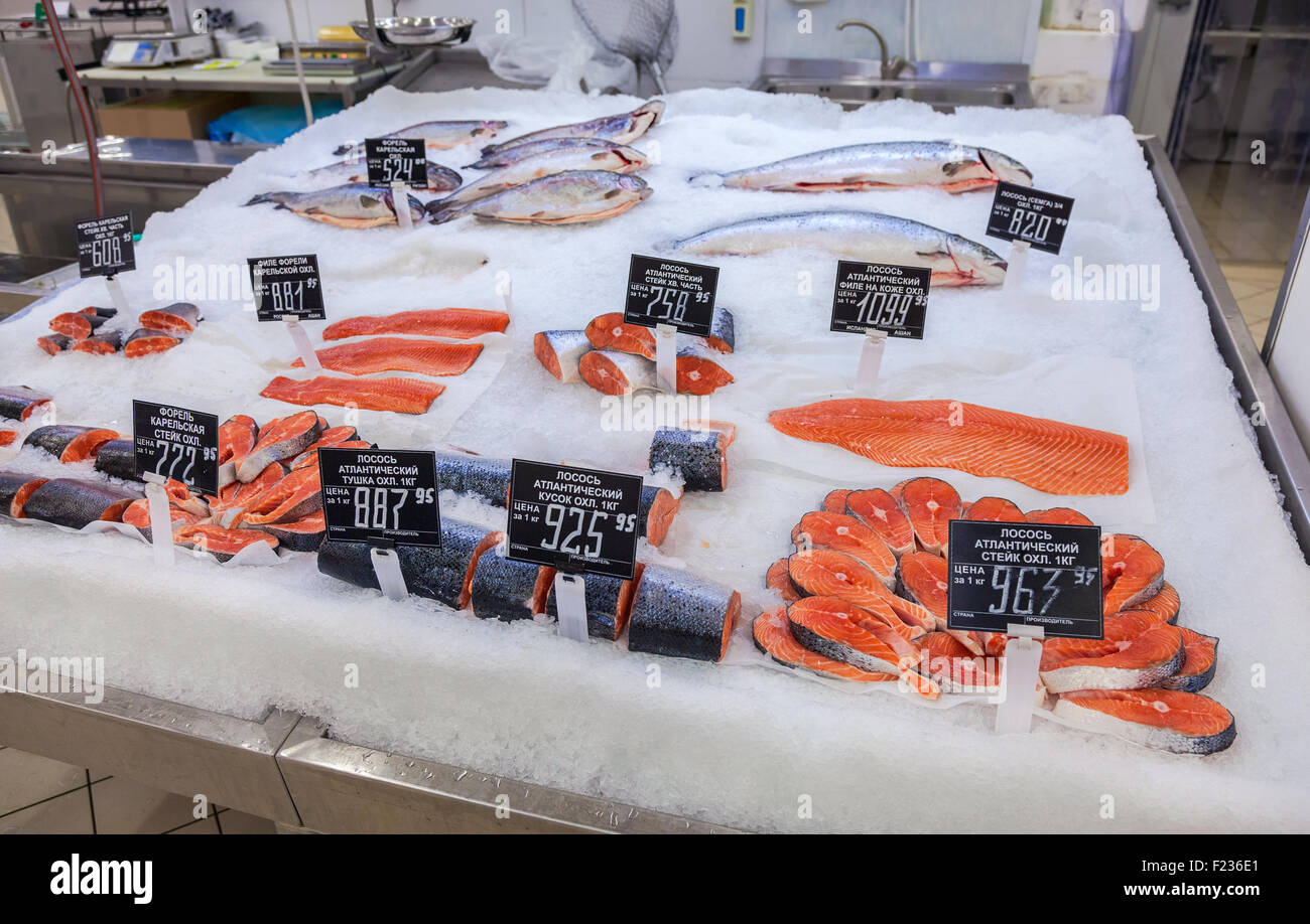 Supermarket shelves fresh fish hi-res stock photography and images - Alamy