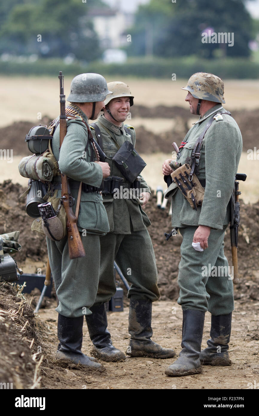 World war 11 soldiers on the battlefield Stock Photo - Alamy
