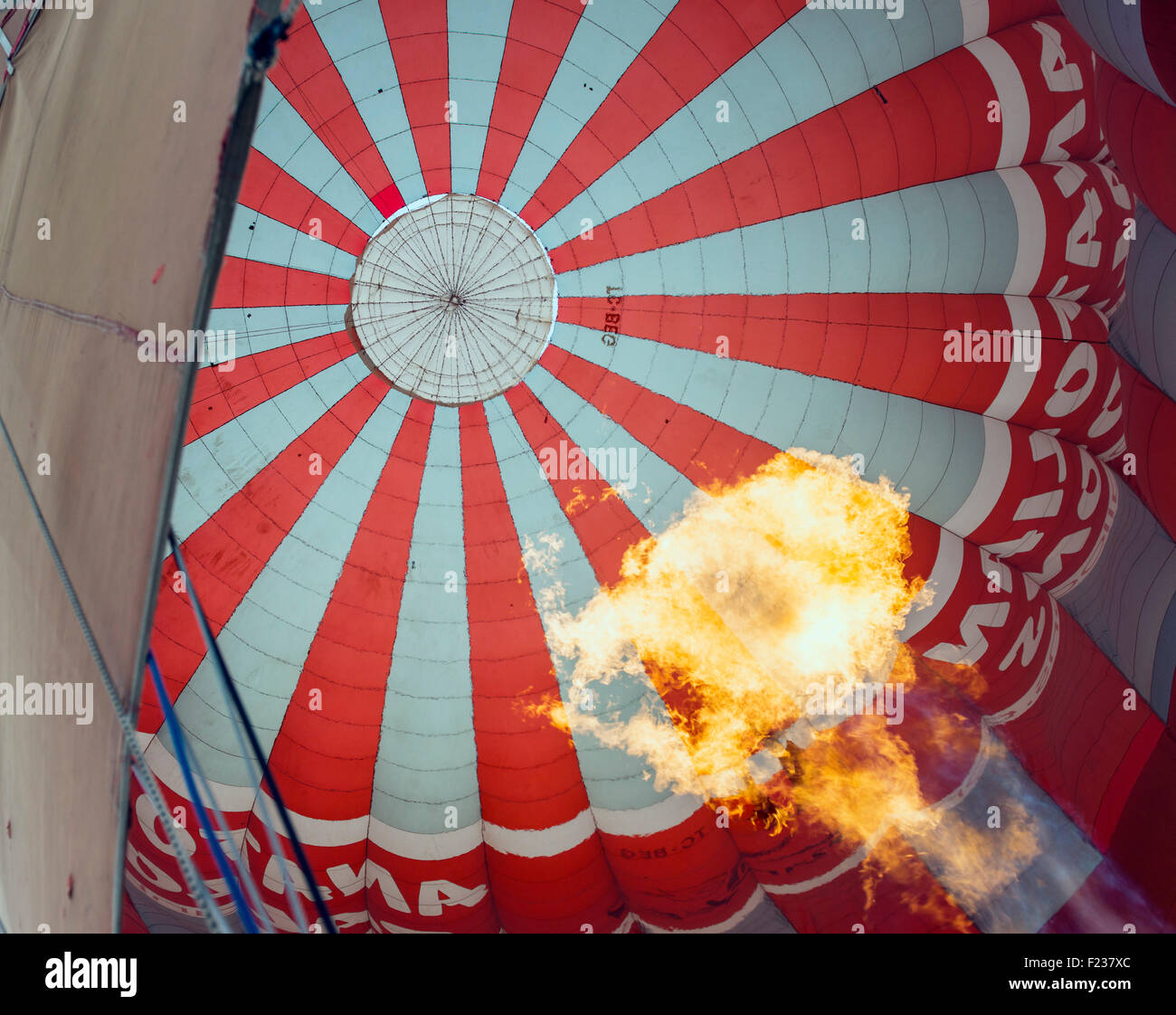 Aerial balloon hi-res stock photography and images - Alamy