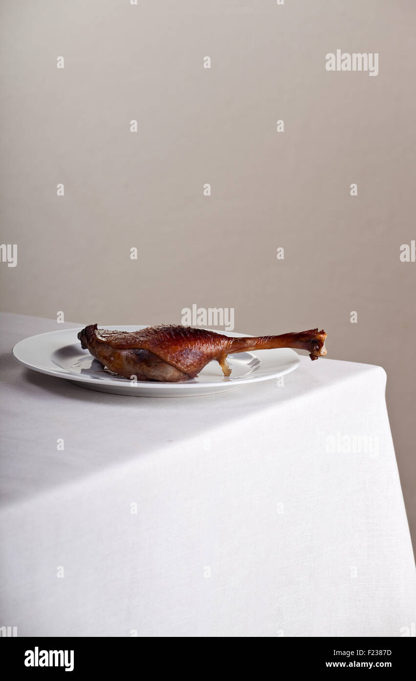 roasted goose leg on linen tablecloth Stock Photo - Alamy