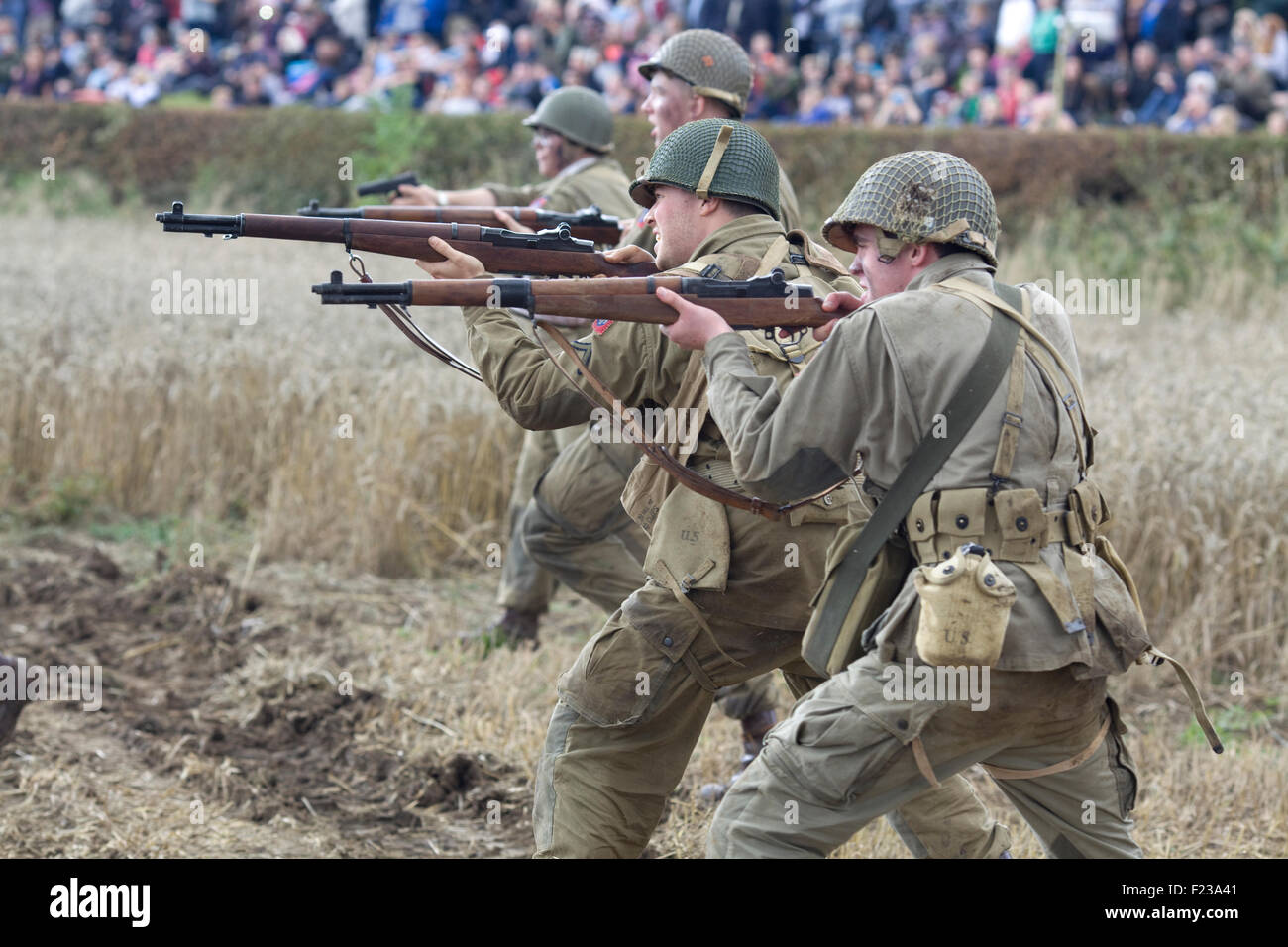 World war 11 soldiers on the battlefield Stock Photo - Alamy