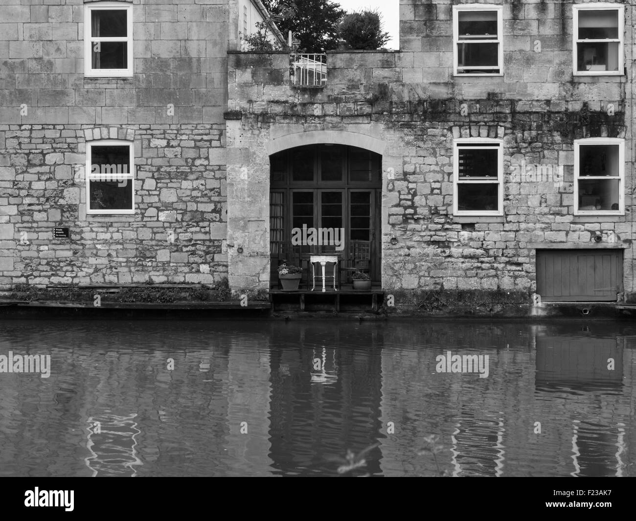 image of the Kennet and Avon canal at Bath Stock Photo - Alamy