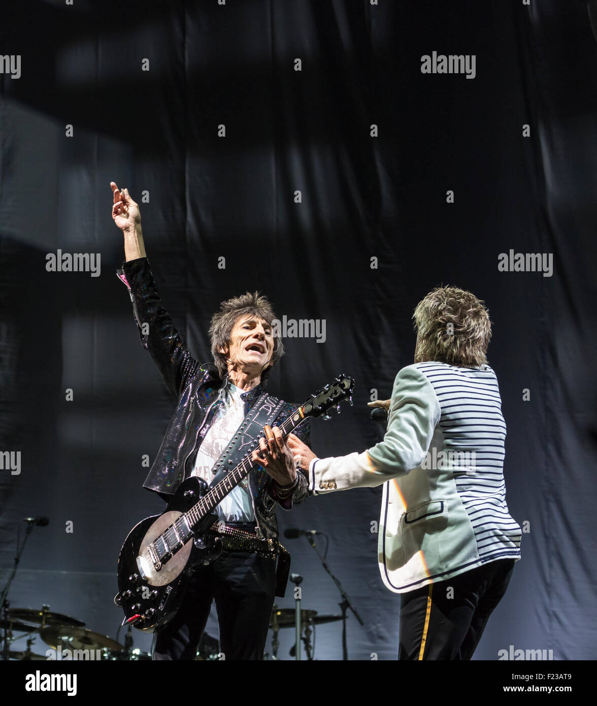 Rod Stewart And Ronnie Wood Singing With The Faces Reunited Performing Together In Concert Live