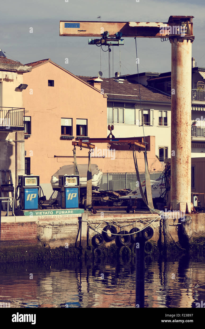 Hoisting machine hi-res stock photography and images - Alamy