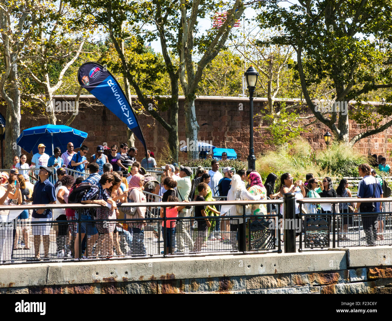 Long security lines hi-res stock photography and images - Alamy