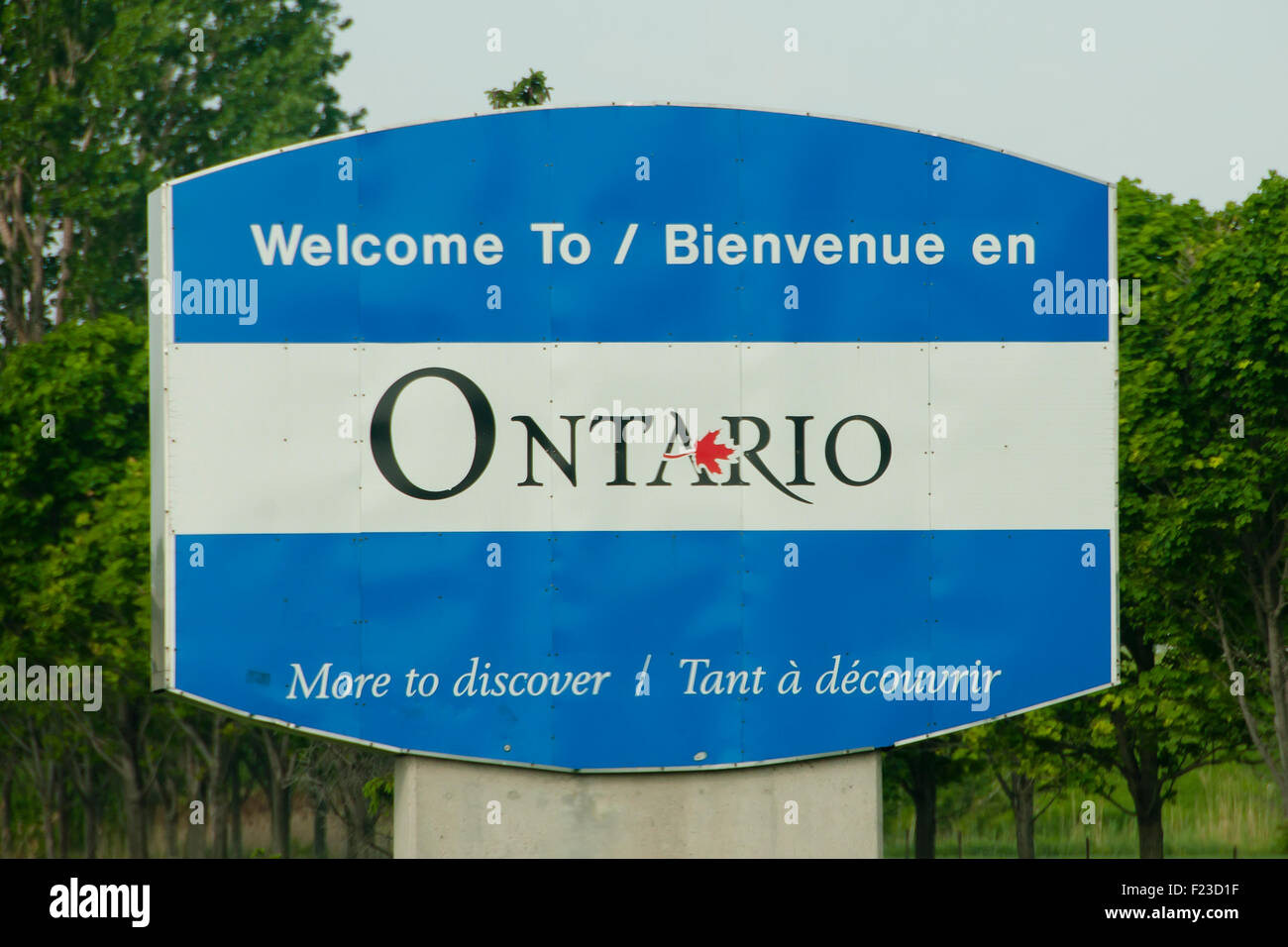 Welcome to canada sign border hi-res stock photography and images - Alamy