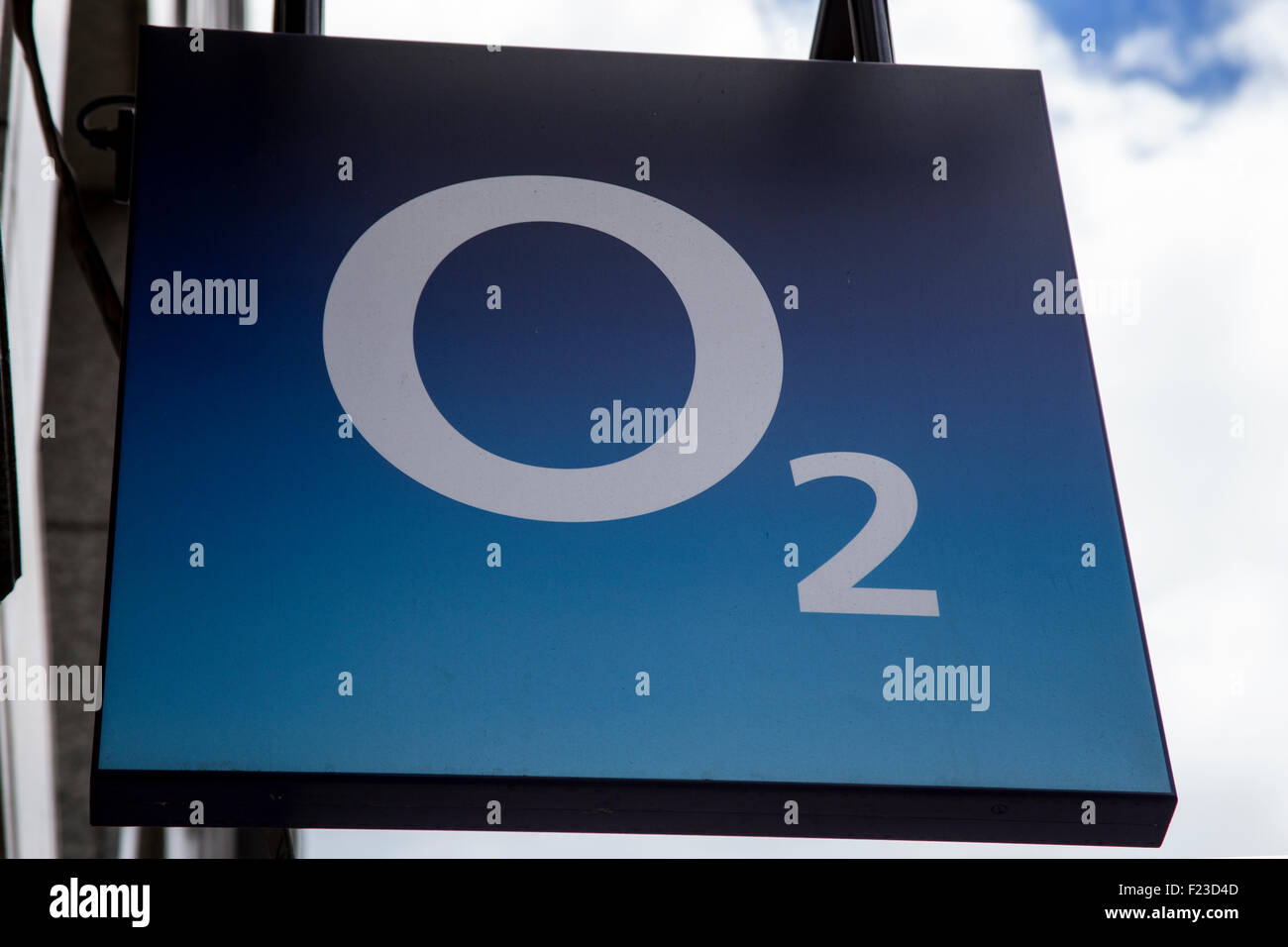 O2 sign London Stock Photo - Alamy