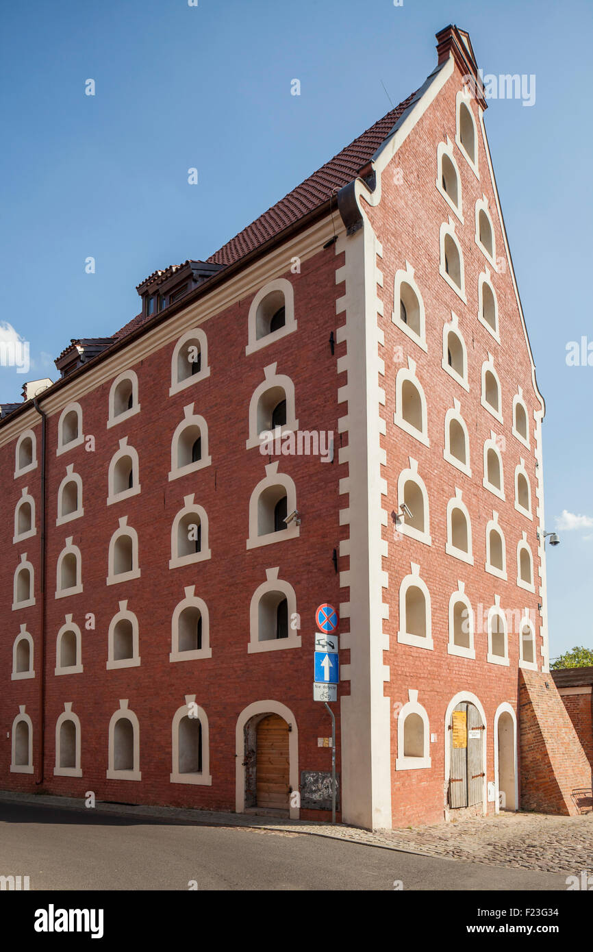 Historic granary building in Torun old town, kujawsko-pomorskie ...