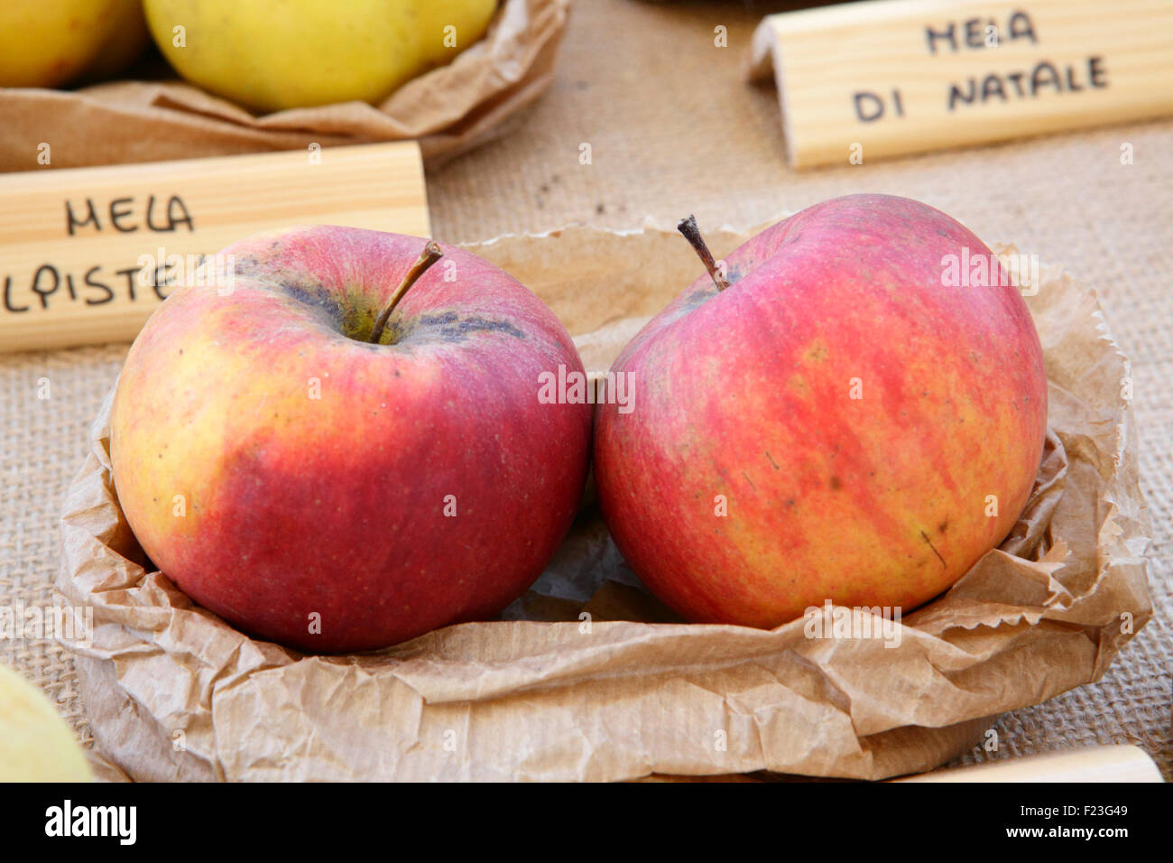Apples italy hi-res stock photography and images - Alamy