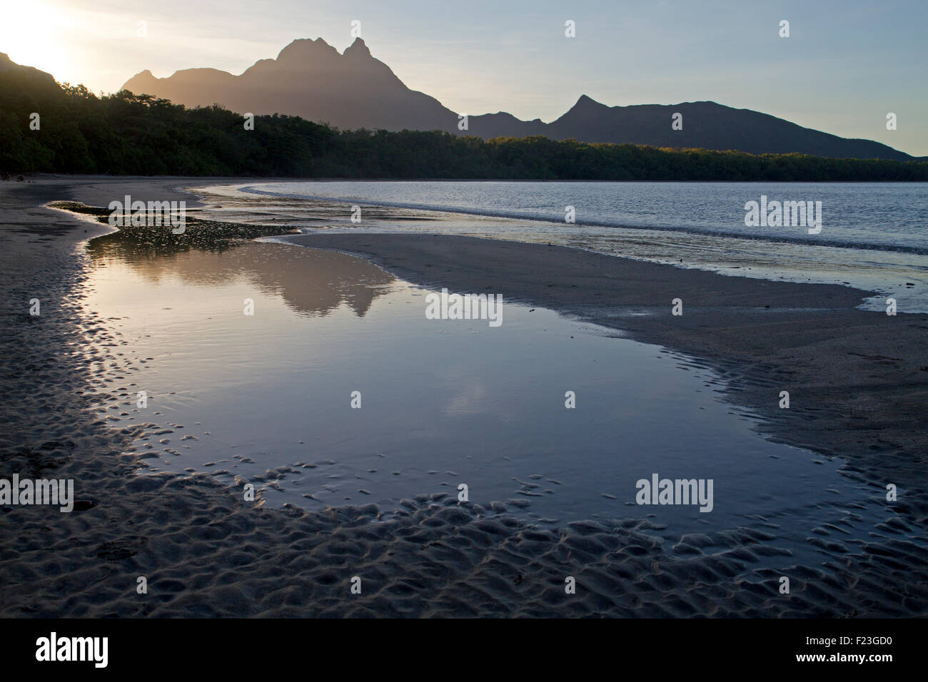 Zoe bay hinchinbrook island hi-res stock photography and images - Alamy