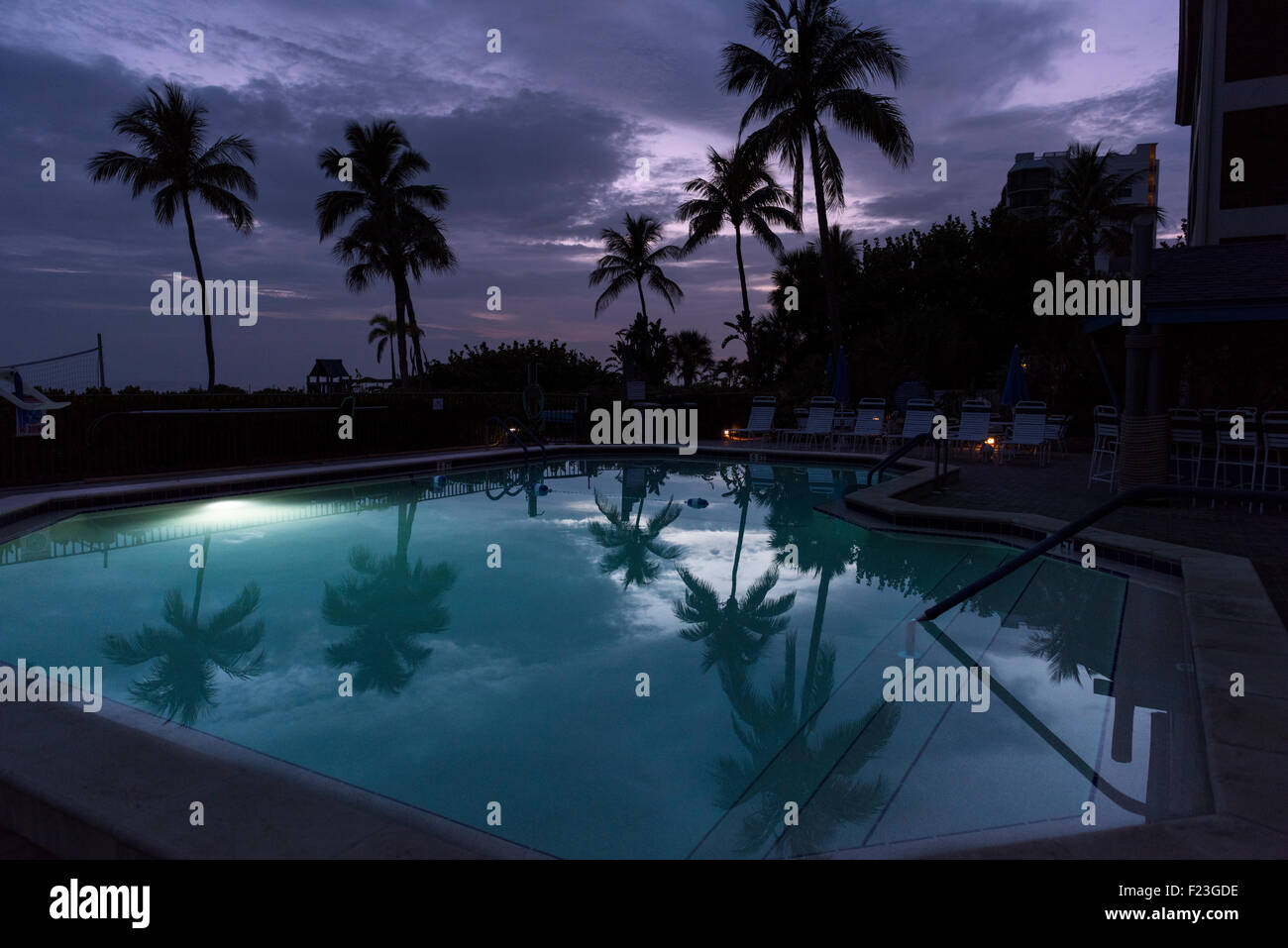 Reflection purple hi-res stock photography and images - Alamy