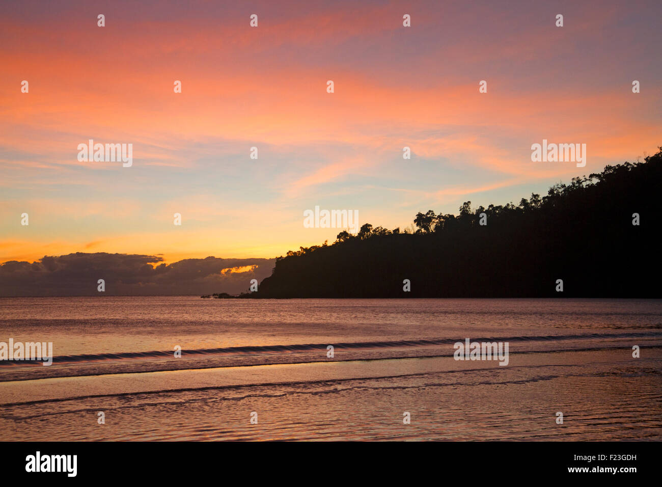 Zoe bay hinchinbrook island hi-res stock photography and images - Alamy