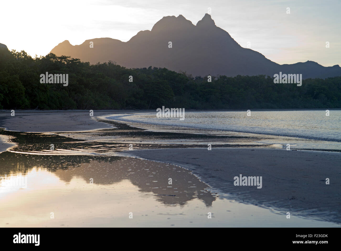 Zoe bay hinchinbrook island hi-res stock photography and images - Alamy