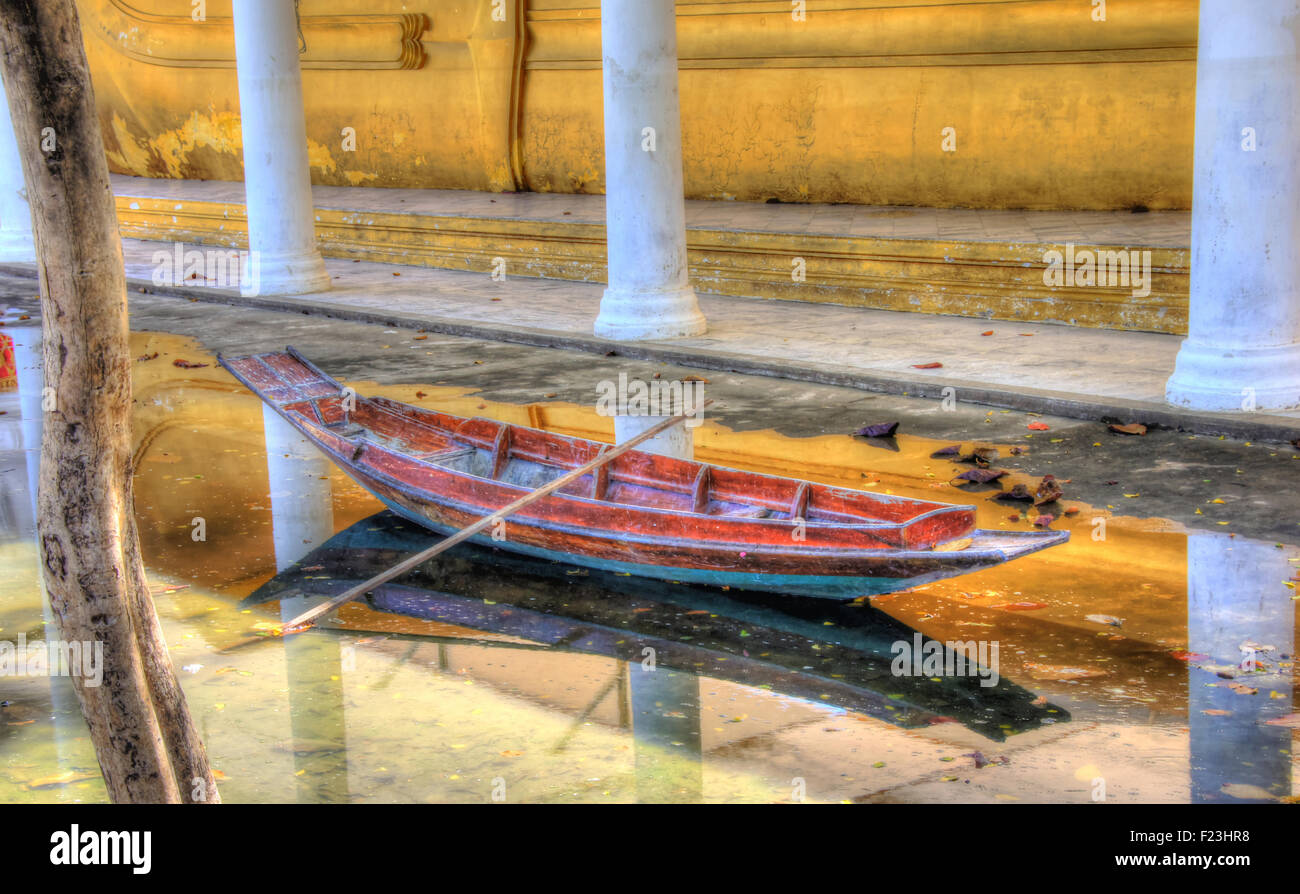 Shallow water boat hi-res stock photography and images - Alamy