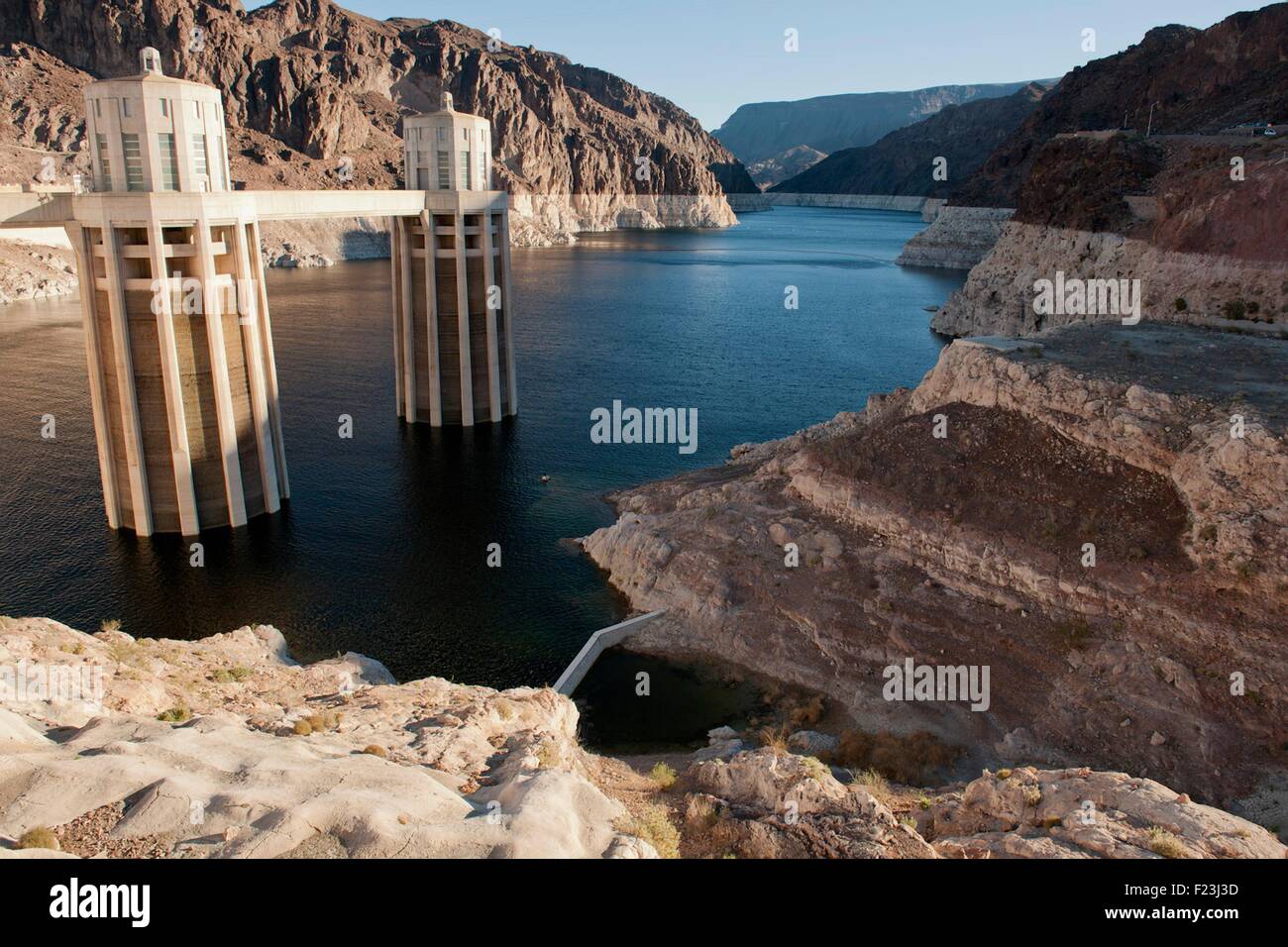 Hydroelectric dam and water drain hi-res stock photography and images ...