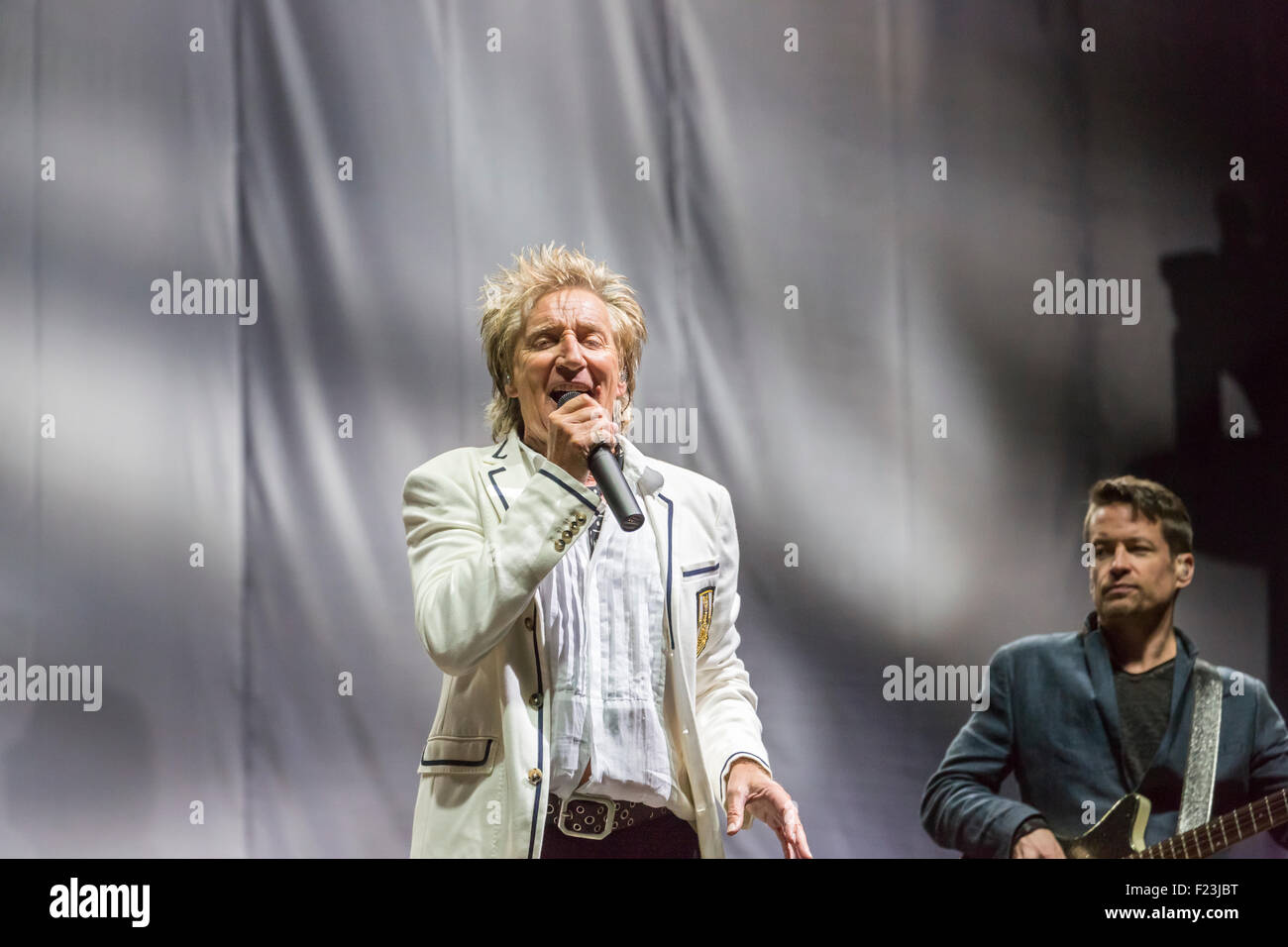 Rod Stewart singing, Conrad Korsch. The Faces, reunited, perform in ...