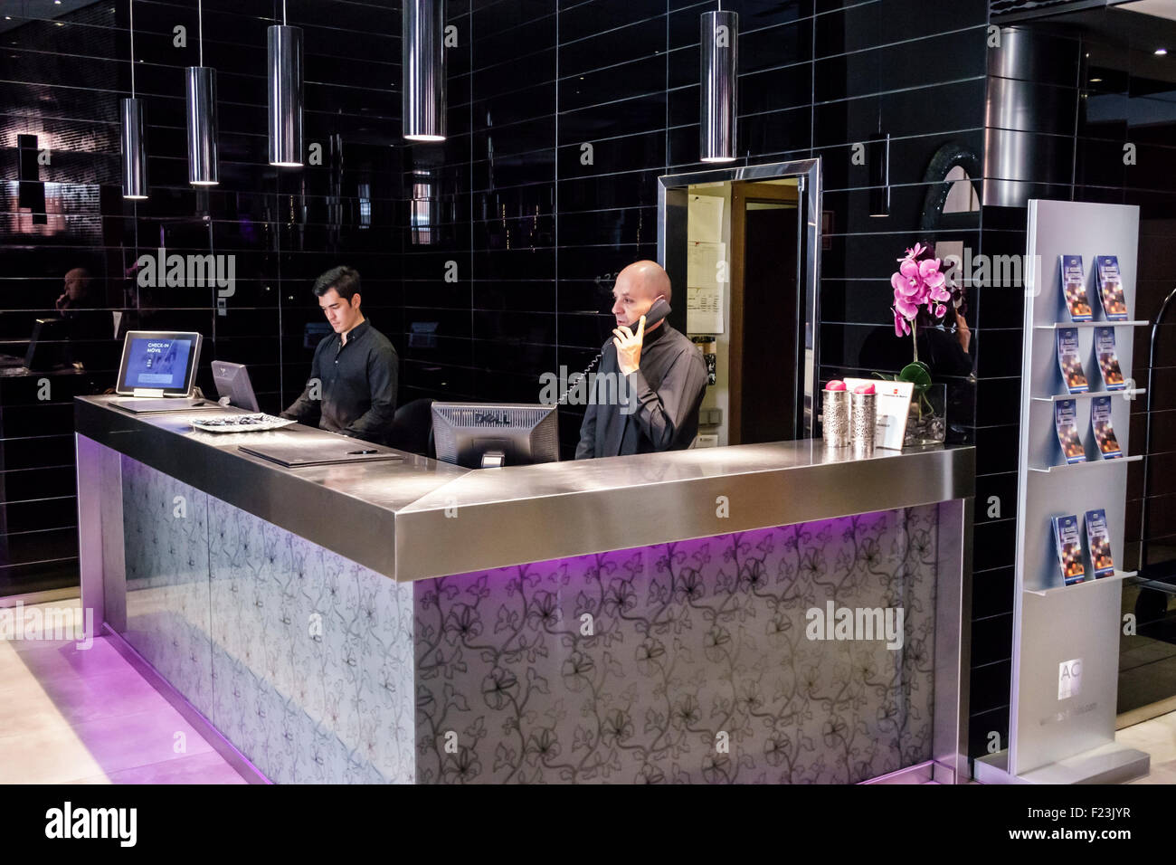 Marriott hotel reception desk hi-res stock photography and images - Alamy