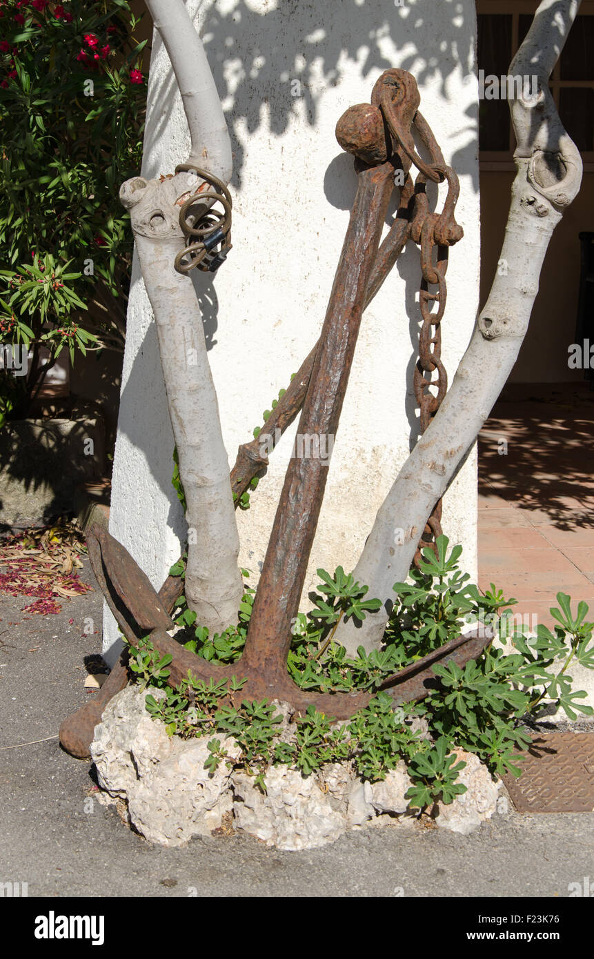 Ancient anchor hi-res stock photography and images - Alamy