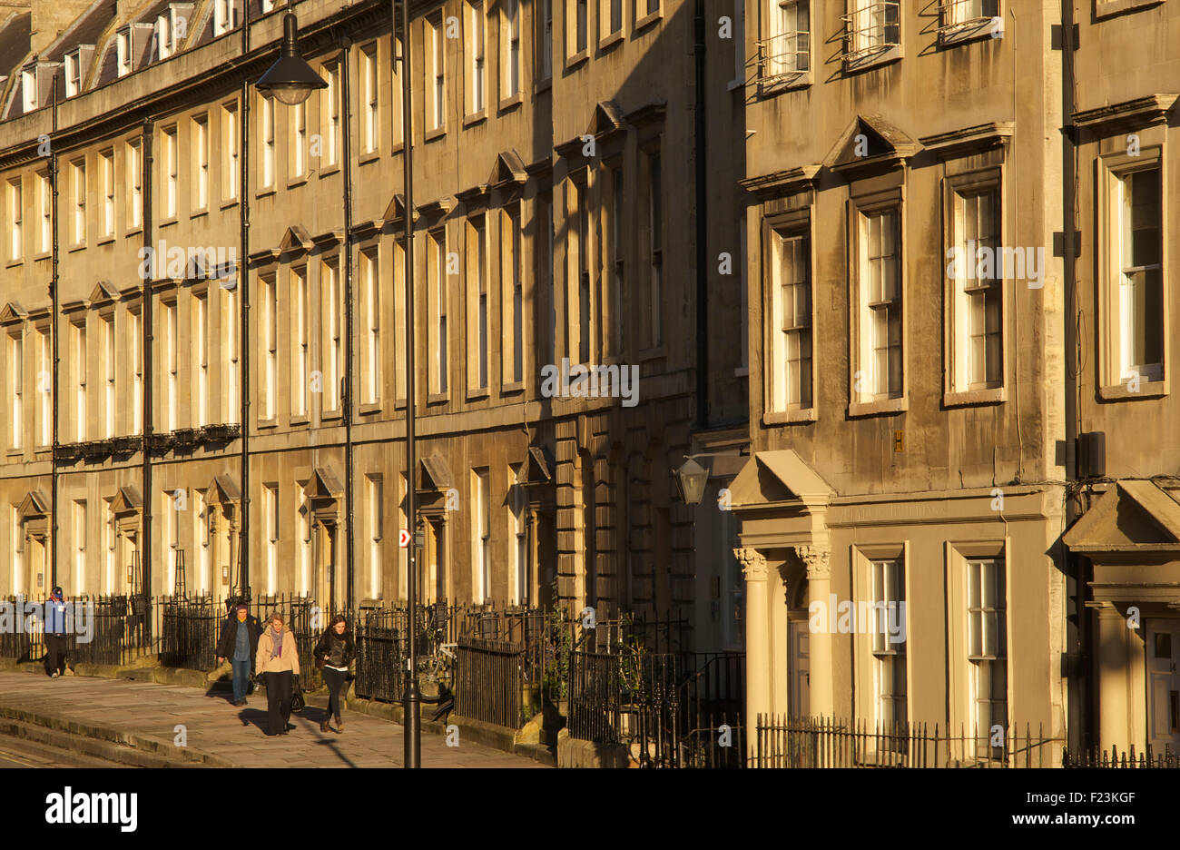 Street scene. Georgian Neoclassical architecture, Bath, Somerset ...