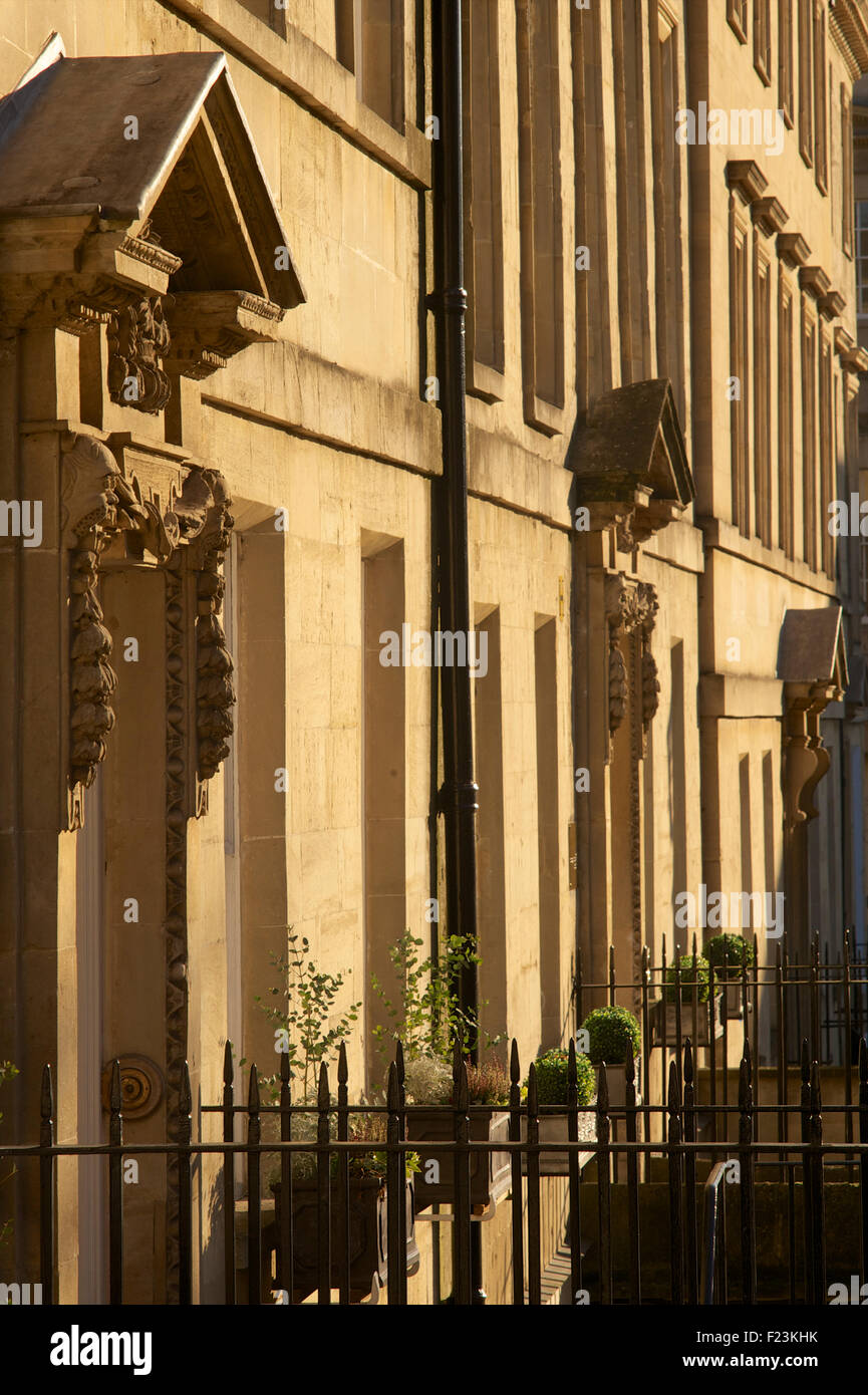 English neoclassical architecture hi-res stock photography and images ...