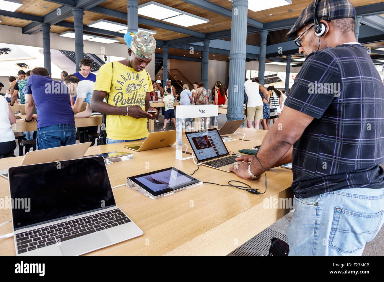 Madrid Spain,Hispanic ethnic Centro,Plaza de la Puerta del Sol,Apple ...