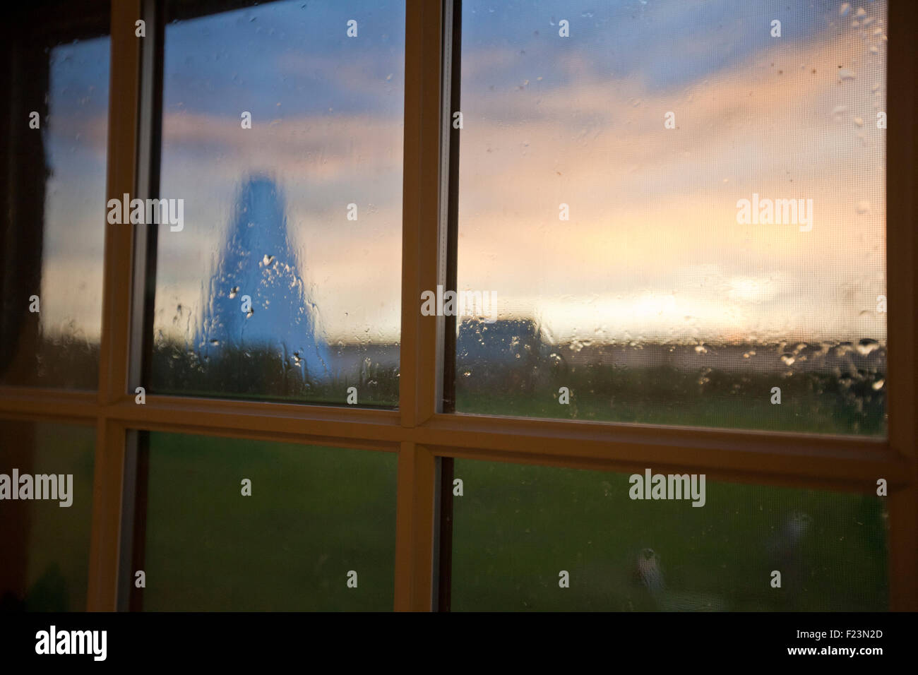 Looking out window rain hi-res stock photography and images - Alamy