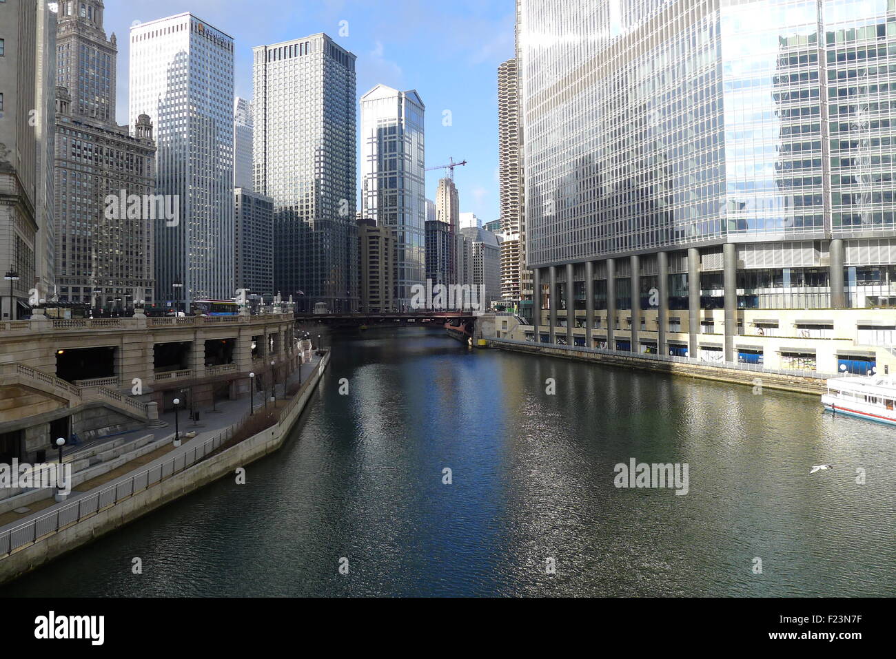 Chicago River and High Rise Buildings Stock Photo - Alamy