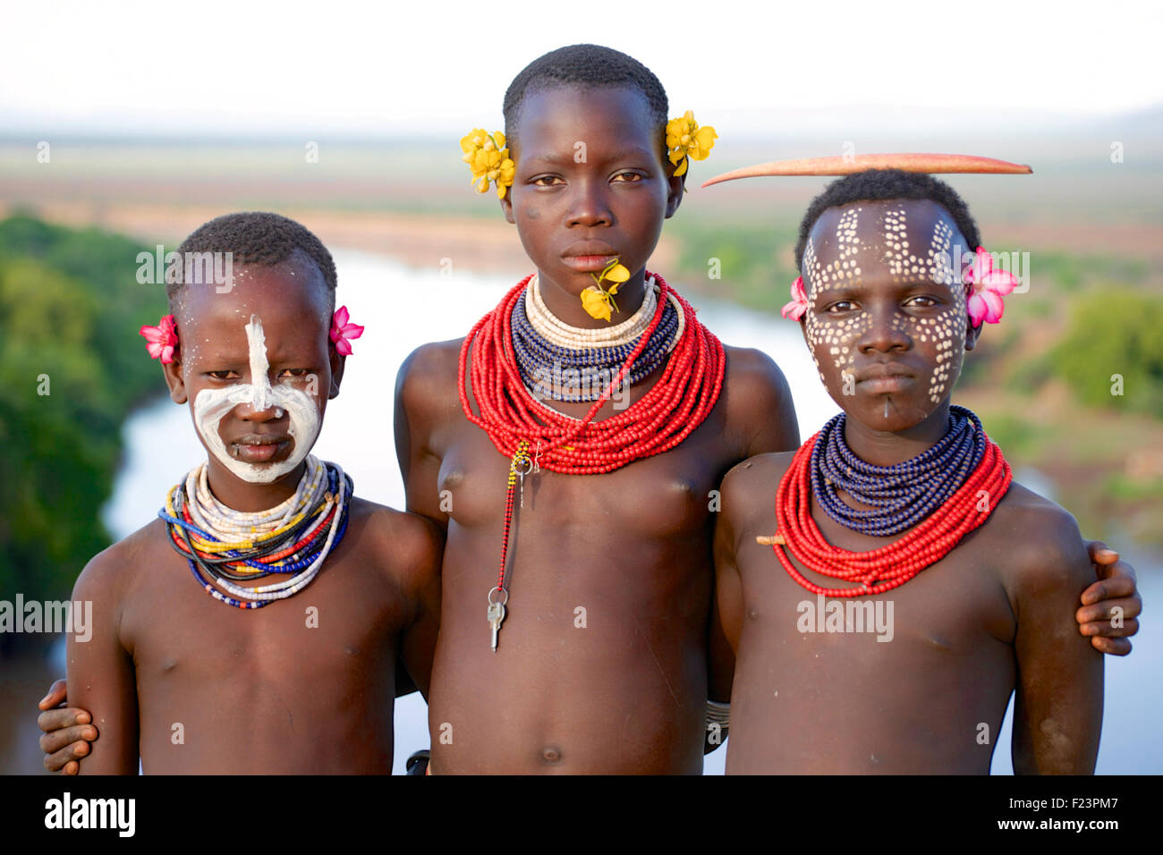 Kara tribe hi-res stock photography and images - Alamy