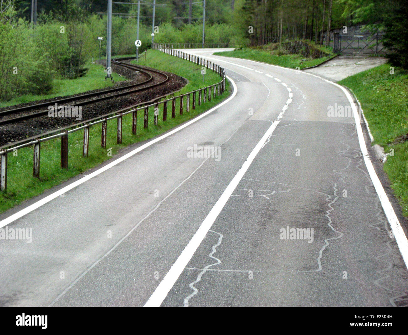 Parallel railroad hi-res stock photography and images - Alamy