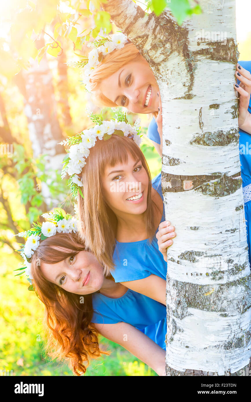 Three girls from behind hi-res stock photography and images - Alamy