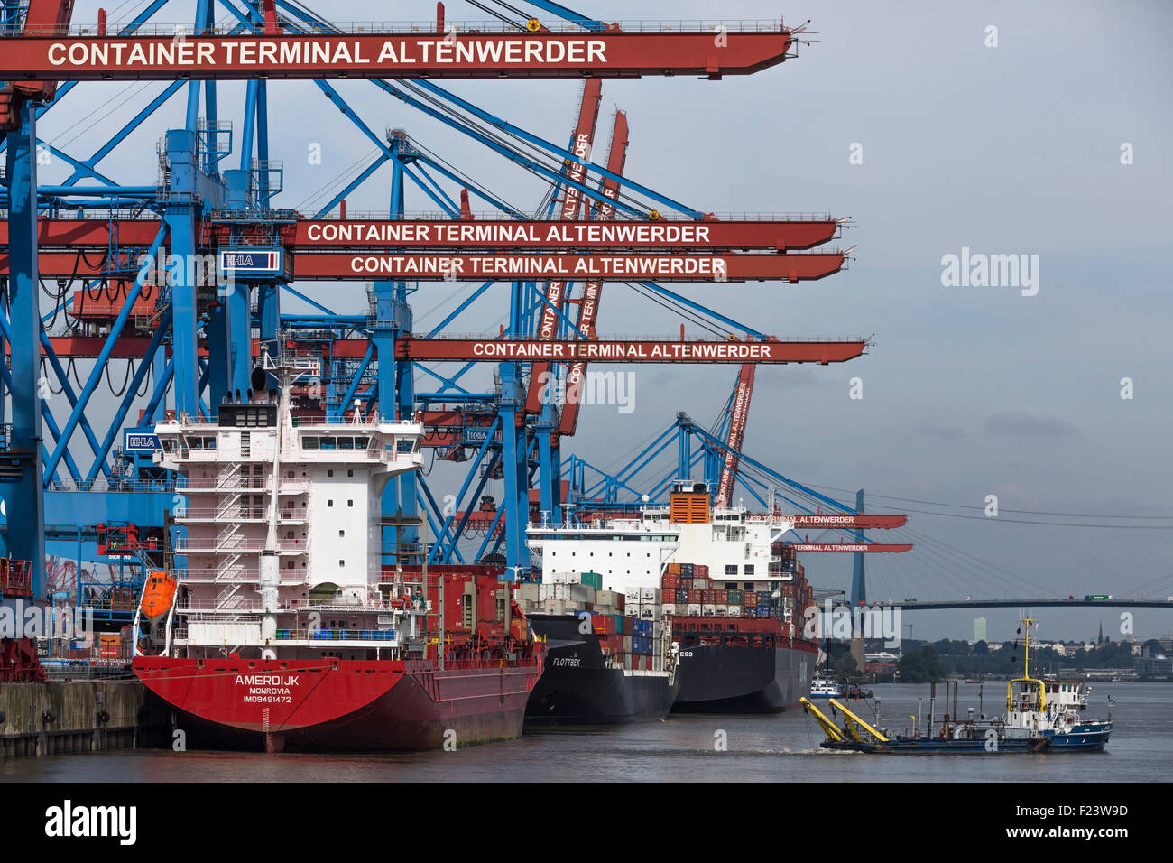 Loading of the container ship Amerdijk, Container Terminal Altenwerder ...