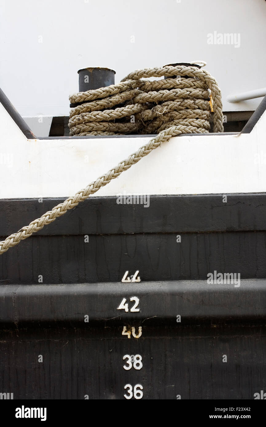Photo of Vessel part with rope Stock Photo - Alamy