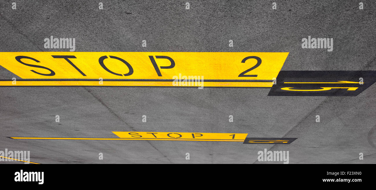 Yellow stop sign hi-res stock photography and images - Alamy