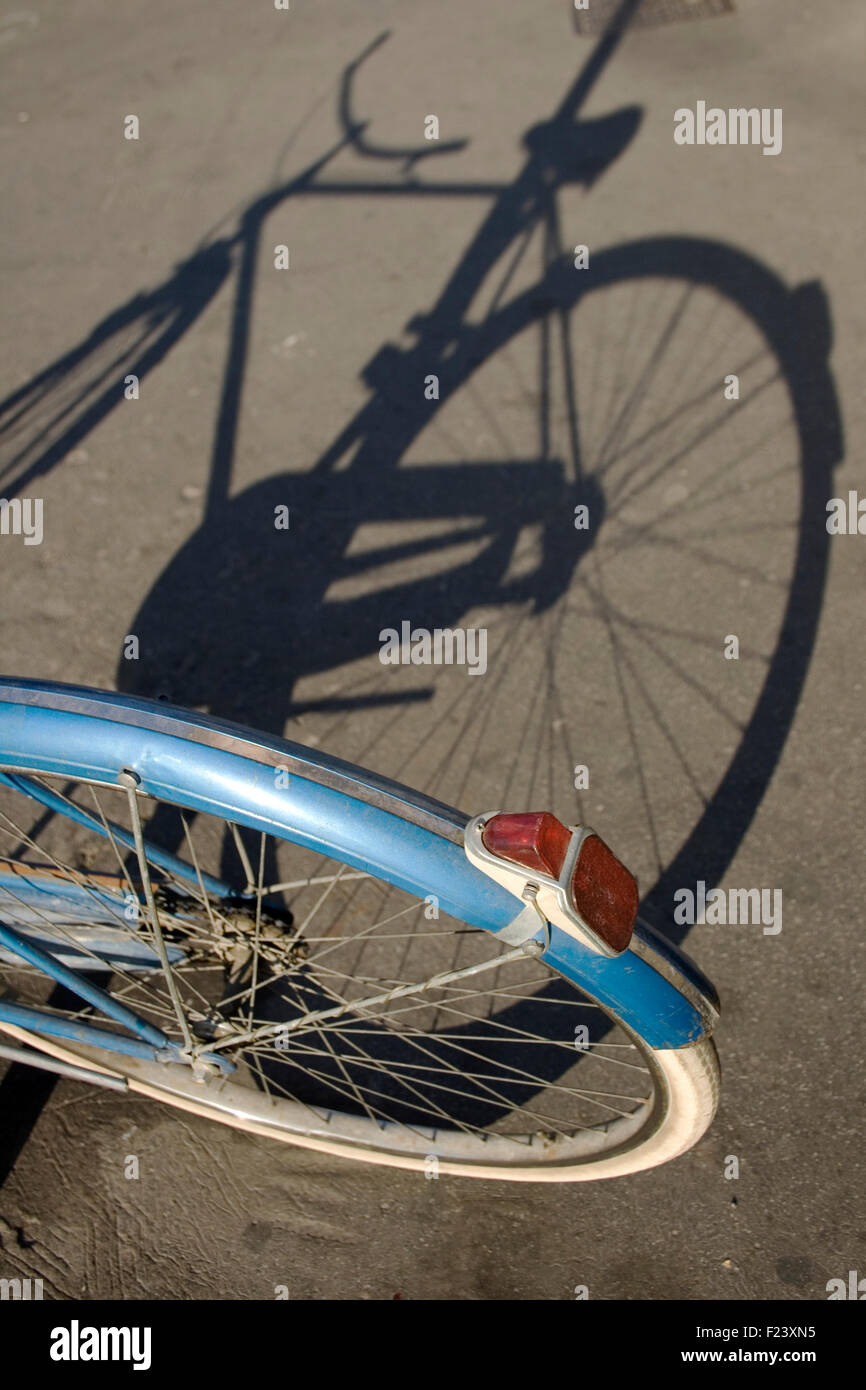 Wobbly wheel hi-res stock photography and images - Alamy
