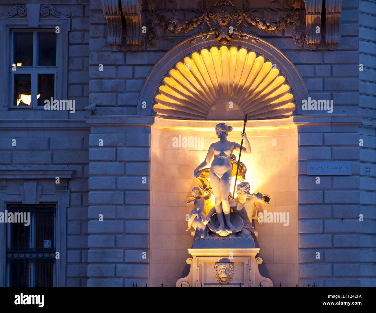 Venus statue inside a niche, Trieste Stock Photo - Alamy