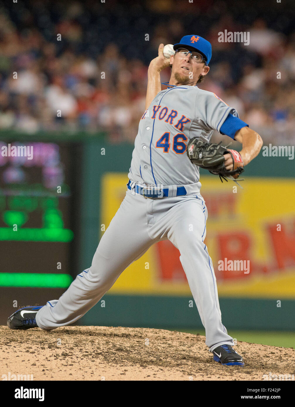 New York Mets relief pitcher Tyler Clippard (46) pitches in the eighth inning against the ...